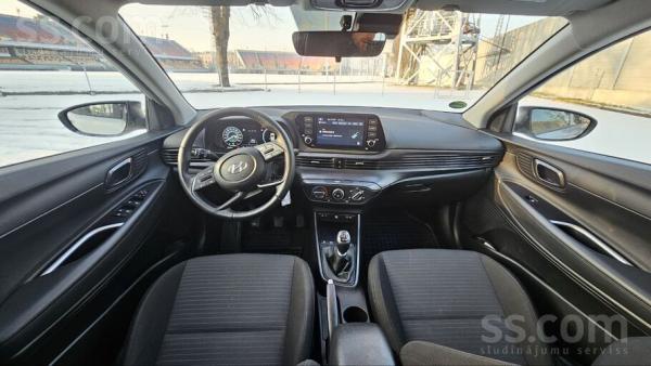 Pelēks Hyundai i20 2023 Rīga, ar dzinēja tilpumu 1.00 L un nobraukumu 49 tūkst. km par 11300 €, foto 5 vietnē AUTOMOTO.COM.LV