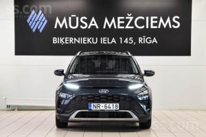 Grey Hyundai i20 2023 in Riga, with an engine capacity of 1.00 L and mileage of 23 thousand km for 14690 €, photo 3 on AUTOMOTO.COM.LV