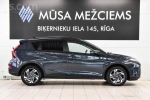 Grey Hyundai i20 2023 in Riga, with an engine capacity of 1.00 L and mileage of 23 thousand km for 14690 €, photo 5 on AUTOMOTO.COM.LV