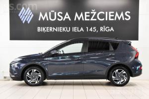 Grey Hyundai i20 2023 in Riga, with an engine capacity of 1.00 L and mileage of 23 thousand km for 14690 €, photo 6 on AUTOMOTO.COM.LV