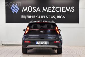 Grey Hyundai i20 2023 in Riga, with an engine capacity of 1.00 L and mileage of 23 thousand km for 14690 €, photo 8 on AUTOMOTO.COM.LV
