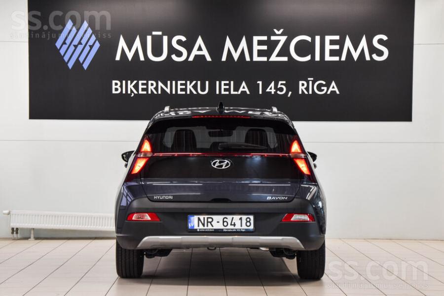 Grey Hyundai i20 2023 in Riga, with an engine capacity of 1.00 L and mileage of 23 thousand km for 14690 €, photo 8 on AUTOMOTO.COM.LV