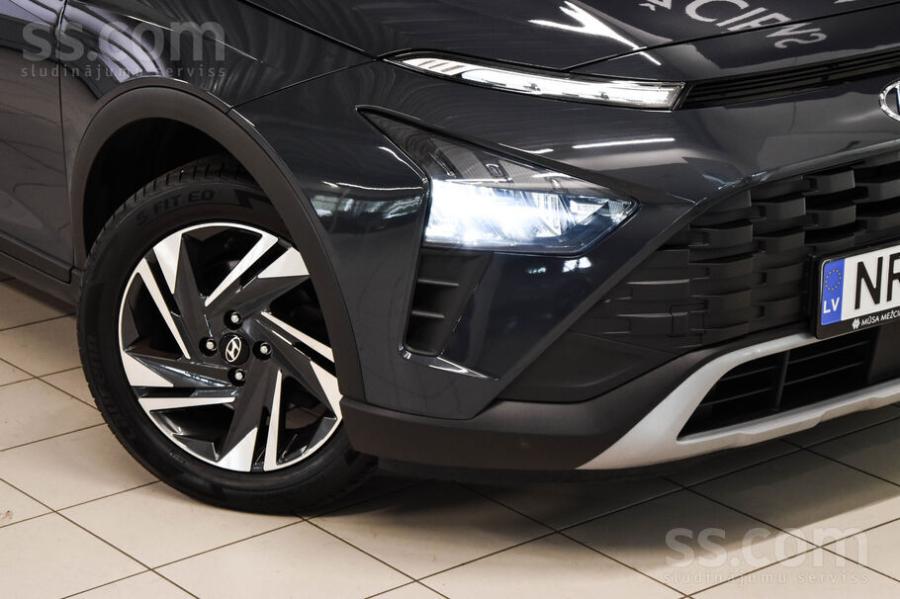Grey Hyundai i20 2023 in Riga, with an engine capacity of 1.00 L and mileage of 23 thousand km for 14690 €, photo 10 on AUTOMOTO.COM.LV