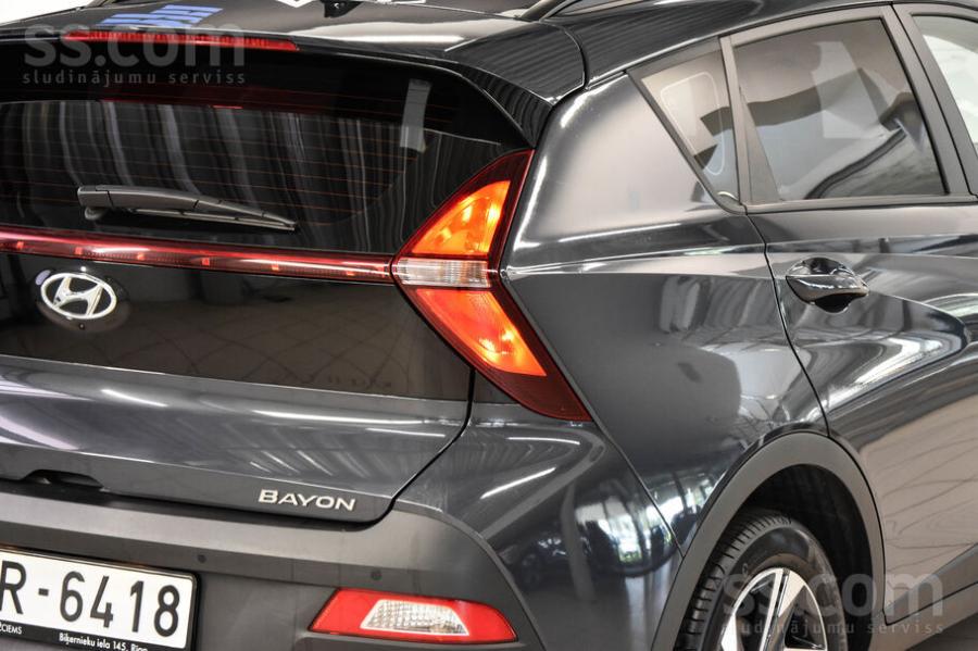 Grey Hyundai i20 2023 in Riga, with an engine capacity of 1.00 L and mileage of 23 thousand km for 14690 €, photo 11 on AUTOMOTO.COM.LV