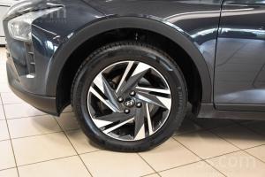 Grey Hyundai i20 2023 in Riga, with an engine capacity of 1.00 L and mileage of 23 thousand km for 14690 €, photo 12 on AUTOMOTO.COM.LV