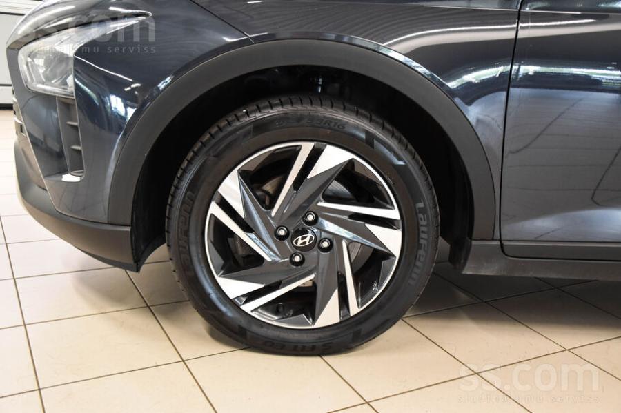 Grey Hyundai i20 2023 in Riga, with an engine capacity of 1.00 L and mileage of 23 thousand km for 14690 €, photo 12 on AUTOMOTO.COM.LV