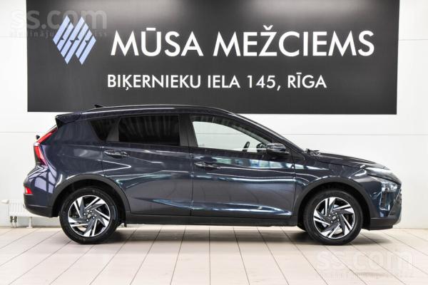 Pelēks Hyundai i20 2023 Rīga, ar dzinēja tilpumu 1.00 L un nobraukumu 23 tūkst. km par 14690 €, foto 4 vietnē AUTOMOTO.COM.LV