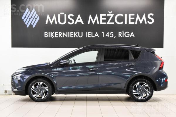 Pelēks Hyundai i20 2023 Rīga, ar dzinēja tilpumu 1.00 L un nobraukumu 23 tūkst. km par 14690 €, foto 5 vietnē AUTOMOTO.COM.LV