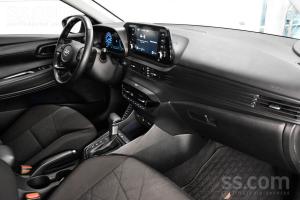 Grey Hyundai i20 2023 in Riga, with an engine capacity of 1.00 L and mileage of 23 thousand km for 13990 €, photo 15 on AUTOMOTO.COM.LV