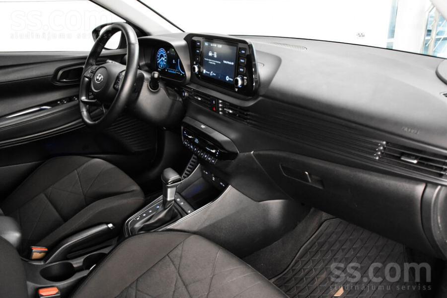 Grey Hyundai i20 2023 in Riga, with an engine capacity of 1.00 L and mileage of 23 thousand km for 13990 €, photo 15 on AUTOMOTO.COM.LV