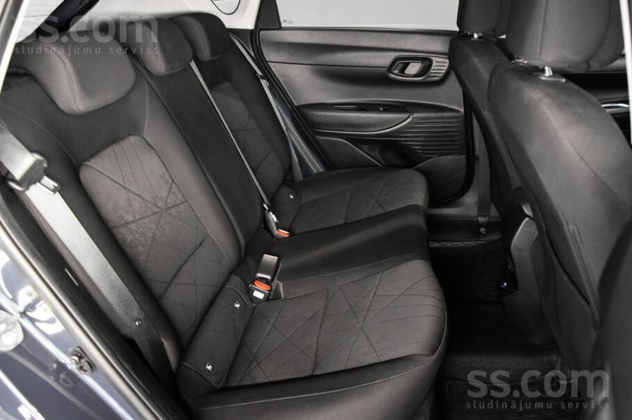 Grey Hyundai i20 2023 in Riga, with an engine capacity of 1.00 L and mileage of 23 thousand km for 13990 €, photo 17 on AUTOMOTO.COM.LV
