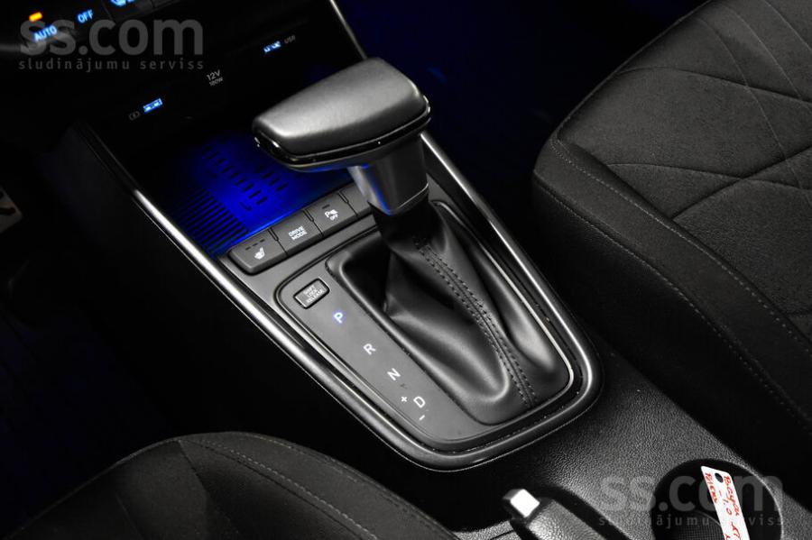 Grey Hyundai i20 2023 in Riga, with an engine capacity of 1.00 L and mileage of 23 thousand km for 13990 €, photo 25 on AUTOMOTO.COM.LV
