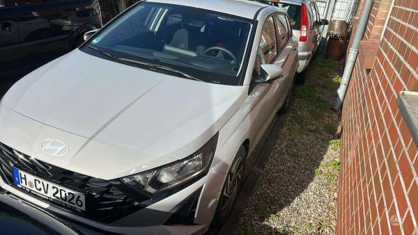 Grey Hyundai i20 2025 in Sakiai, with an engine capacity of 1.00 L and mileage of 2 thousand km for 12599 €, photo 6 on AUTOMOTO.COM.LV