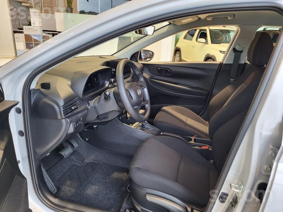 Grey Hyundai i20 2026 in Riga, with an engine capacity of 1.00 L and mileage of 0 thousand km for 20400 €, photo 6 on AUTOMOTO.COM.LV
