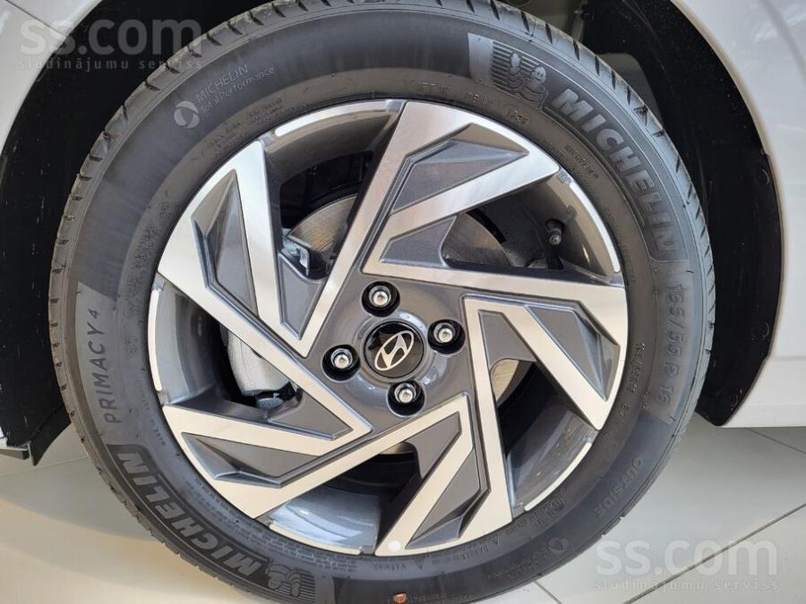 Grey Hyundai i20 2026 in Riga, with an engine capacity of 1.00 L and mileage of 0 thousand km for 20400 €, photo 15 on AUTOMOTO.COM.LV
