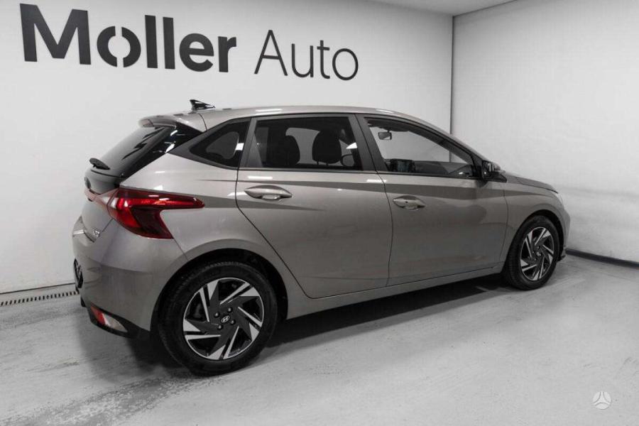 Grey Hyundai i20 2022 in Vilnius, with an engine capacity of 1.00 L and mileage of 18 thousand km for 13950 €, photo 5 on AUTOMOTO.COM.LV