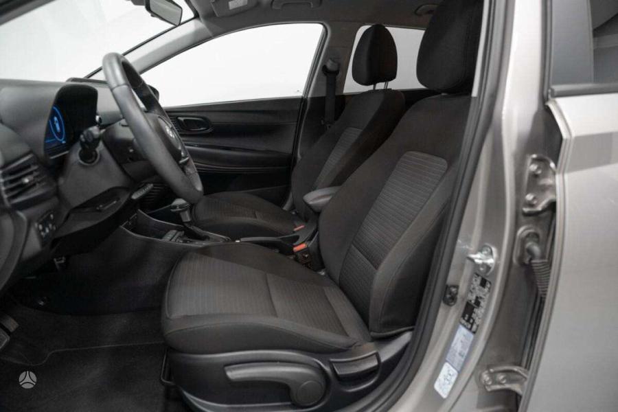 Grey Hyundai i20 2022 in Vilnius, with an engine capacity of 1.00 L and mileage of 18 thousand km for 13950 €, photo 6 on AUTOMOTO.COM.LV