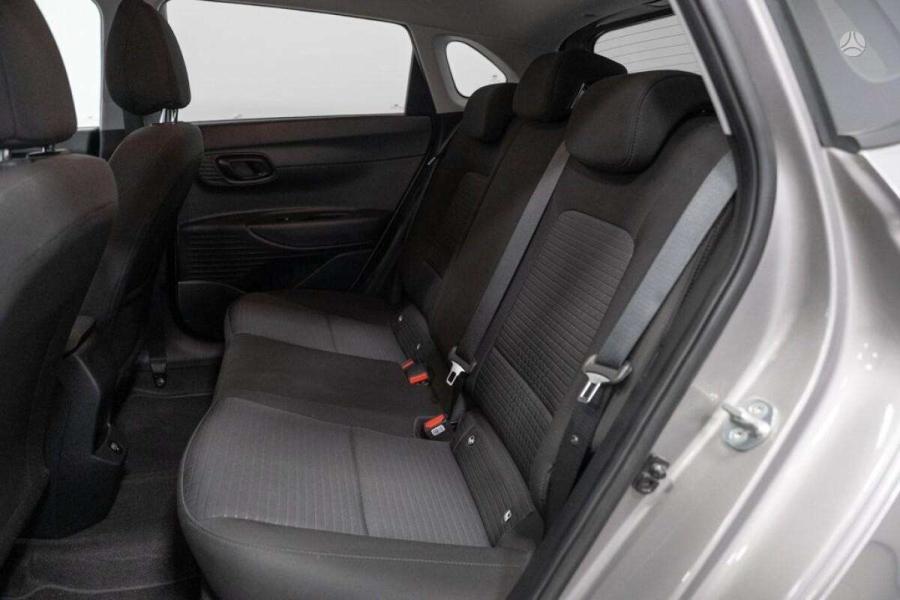 Grey Hyundai i20 2022 in Vilnius, with an engine capacity of 1.00 L and mileage of 18 thousand km for 13950 €, photo 7 on AUTOMOTO.COM.LV