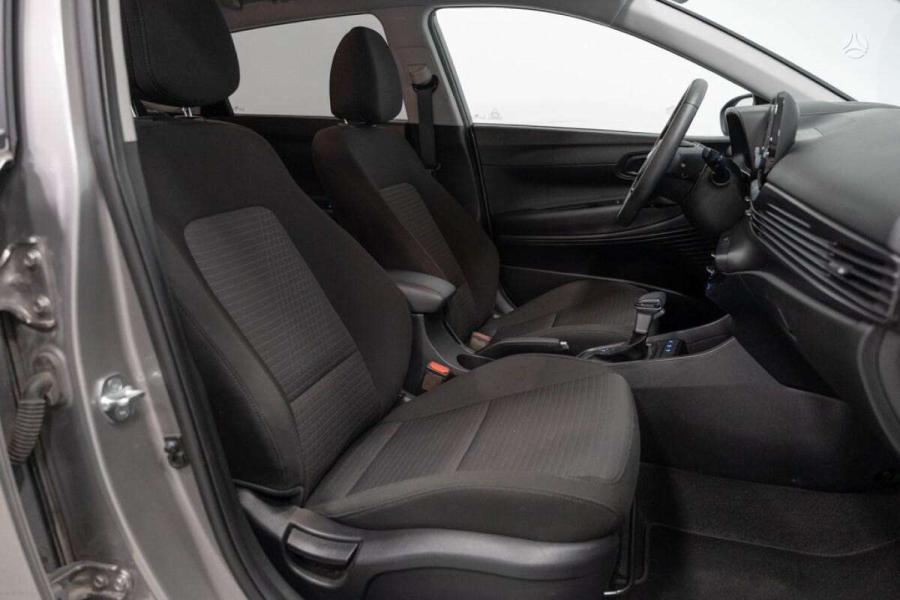 Grey Hyundai i20 2022 in Vilnius, with an engine capacity of 1.00 L and mileage of 18 thousand km for 13950 €, photo 8 on AUTOMOTO.COM.LV