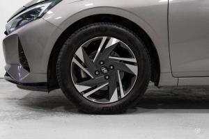 Grey Hyundai i20 2022 in Vilnius, with an engine capacity of 1.00 L and mileage of 18 thousand km for 13950 €, photo 21 on AUTOMOTO.COM.LV