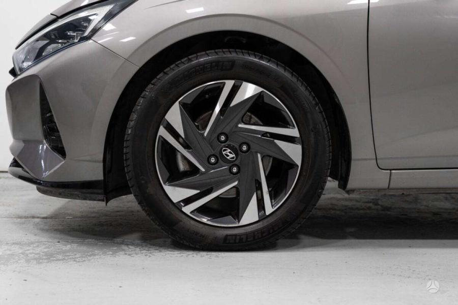 Grey Hyundai i20 2022 in Vilnius, with an engine capacity of 1.00 L and mileage of 18 thousand km for 13950 €, photo 21 on AUTOMOTO.COM.LV