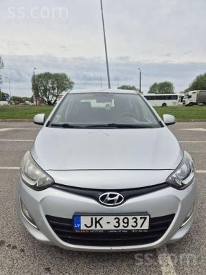 Hyundai i20 2013 in Riga, with an engine capacity of 1.40 L and mileage of 165 thousand km for 4400 €, photo 3 on AUTOMOTO.COM.LV