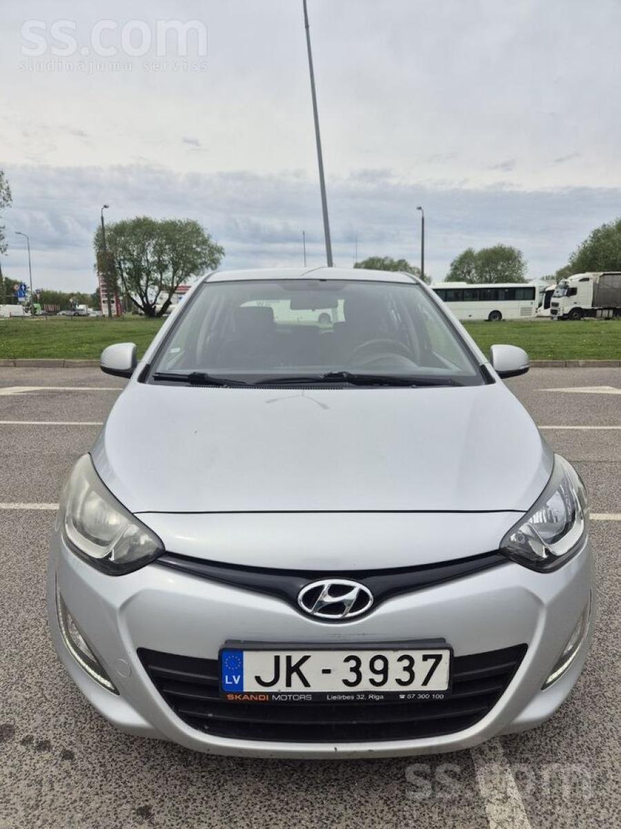 Hyundai i20 2013 in Riga, with an engine capacity of 1.40 L and mileage of 165 thousand km for 4400 €, photo 3 on AUTOMOTO.COM.LV