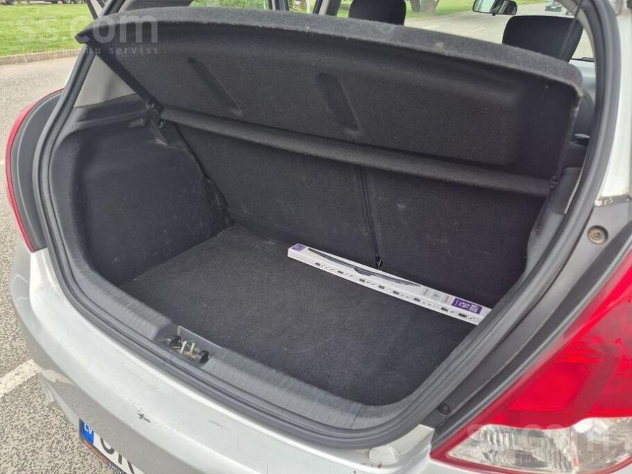 Hyundai i20 2013 in Riga, with an engine capacity of 1.40 L and mileage of 165 thousand km for 4400 €, photo 5 on AUTOMOTO.COM.LV