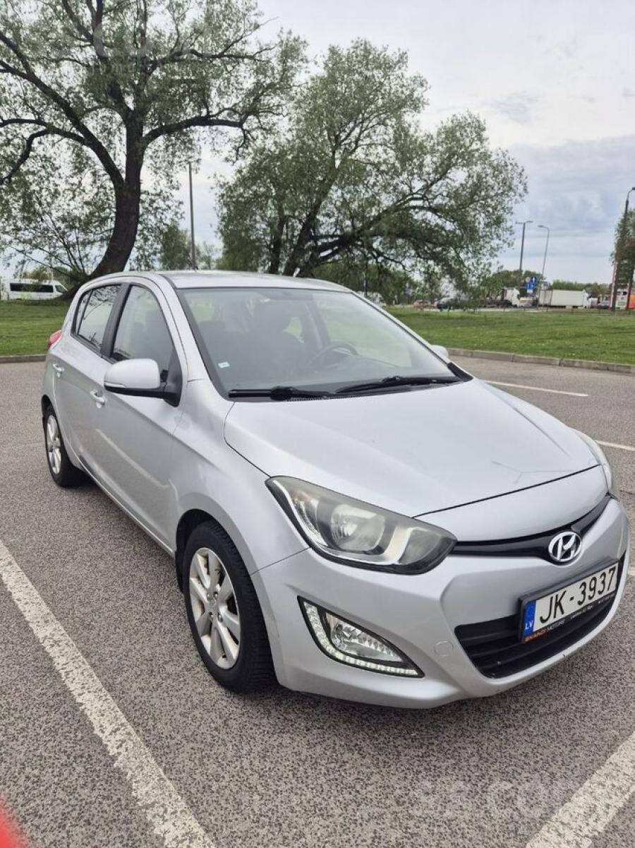Hyundai i20 2013 in Riga, with an engine capacity of 1.40 L and mileage of 165 thousand km for 4400 €, photo 7 on AUTOMOTO.COM.LV