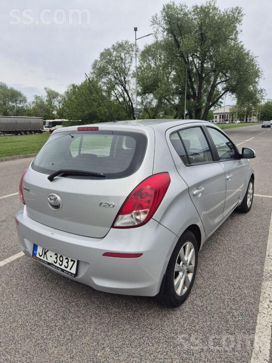 Hyundai i20 2013 in Riga, with an engine capacity of 1.40 L and mileage of 165 thousand km for 4400 €, photo 8 on AUTOMOTO.COM.LV