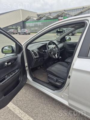 Hyundai i20 2013 in Riga, with an engine capacity of 1.40 L and mileage of 165 thousand km for 4400 €, photo 10 on AUTOMOTO.COM.LV