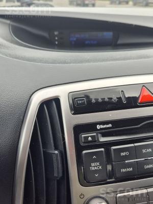 Hyundai i20 2013 in Riga, with an engine capacity of 1.40 L and mileage of 165 thousand km for 4400 €, photo 11 on AUTOMOTO.COM.LV