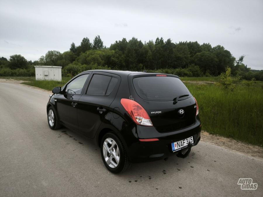 Hyundai i20 2015 in Telschi, with an engine capacity of 1.30 L and mileage of 164 thousand km for 2550 €, photo 4 on AUTOMOTO.COM.LV