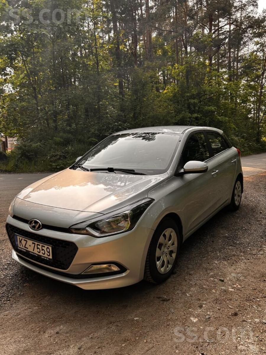 Hyundai i20 2017 in Riga, with an engine capacity of 1.10 L and mileage of 175 thousand km for 4000 €, photo 5 on AUTOMOTO.COM.LV