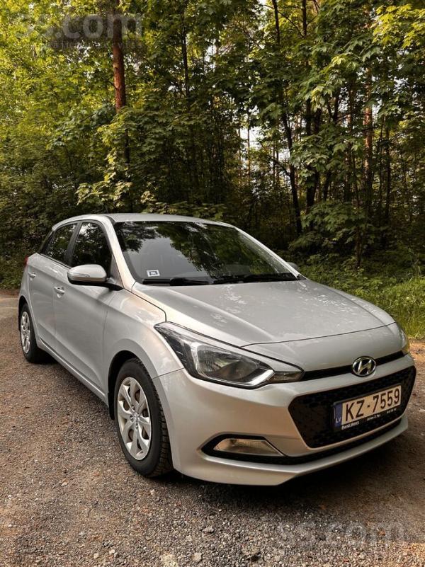Hyundai i20 2017 in Riga, with an engine capacity of 1.10 L and mileage of 175 thousand km for 4000 €, photo 5 on AUTOMOTO.COM.LV