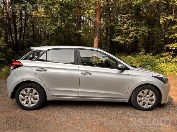 Hyundai i20 2017 in Riga, with an engine capacity of 1.10 L and mileage of 175 thousand km for 4000 €, photo 6 on AUTOMOTO.COM.LV