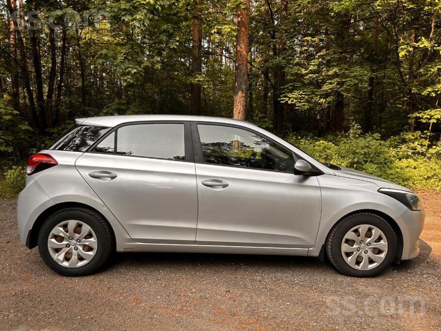 Hyundai i20 2017 in Riga, with an engine capacity of 1.10 L and mileage of 175 thousand km for 4000 €, photo 7 on AUTOMOTO.COM.LV