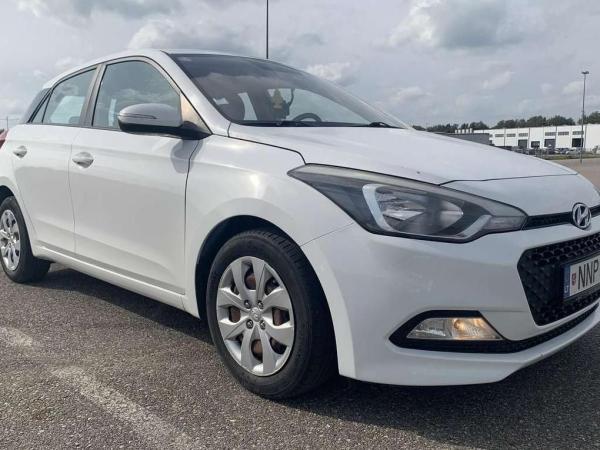 Hyundai i20 2017 in Vilnius on AUTOMOTO.COM.LV Hyundai i20 2017 in Vilnius, with an engine capacity of 1.25 L and mileage of 127 thousand km for 7700 €, photo 4 on AUTOMOTO.COM.LV