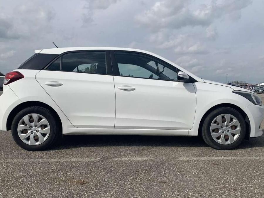 Hyundai i20 2017 in Vilnius, with an engine capacity of 1.25 L and mileage of 127 thousand km for 7700 €, photo 5 on AUTOMOTO.COM.LV