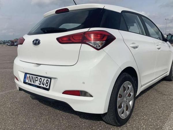 Hyundai i20 2017 in Vilnius on AUTOMOTO.COM.LV Hyundai i20 2017 in Vilnius, with an engine capacity of 1.25 L and mileage of 127 thousand km for 7700 €, photo 6 on AUTOMOTO.COM.LV