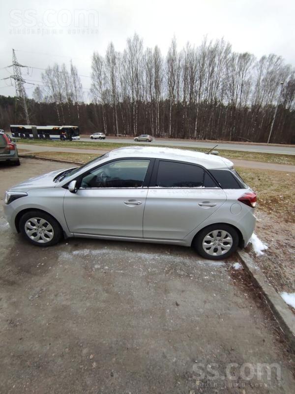 Hyundai i20 2018 in Riga, with an engine capacity of 1.30 L and mileage of 113 thousand km for 6000 €, photo 5 on AUTOMOTO.COM.LV