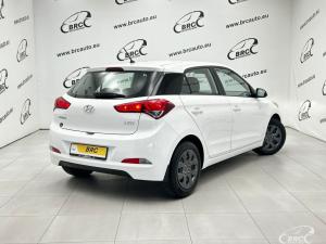 Hyundai i20 2018 in Vilnius, with an engine capacity of 1.25 L and mileage of 51 thousand km for 8300 €, photo 3 on AUTOMOTO.COM.LV