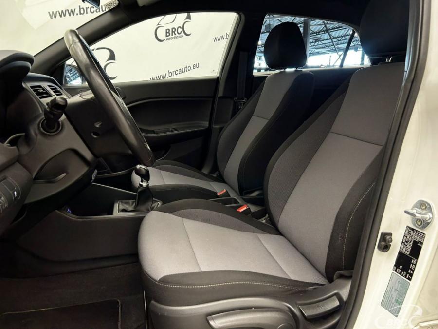 Hyundai i20 2018 in Vilnius, with an engine capacity of 1.25 L and mileage of 51 thousand km for 8300 €, photo 5 on AUTOMOTO.COM.LV