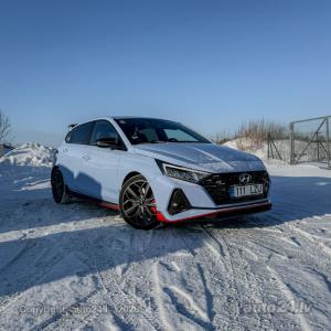 Hyundai i20 2023 Tartu, ar dzinēja tilpumu 1.60 L un nobraukumu 44 tūkst. km par 23900 €, foto  vietnē AUTOMOTO.COM.LV