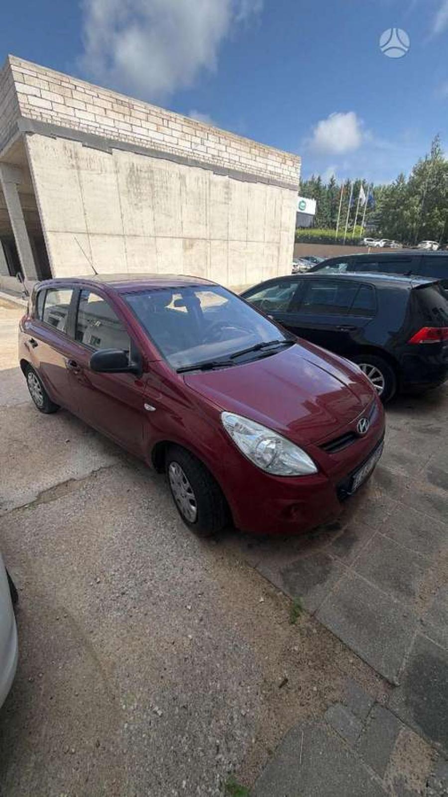 Red Hyundai i20 2009 in Vilnius, with an engine capacity of 1.25 L and mileage of 165 thousand km for 1000 €, photo 1 on AUTOMOTO.COM.LV