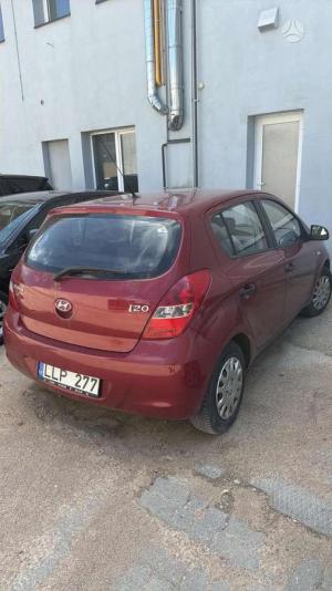 Red Hyundai i20 2009 in Vilnius, with an engine capacity of 1.25 L and mileage of 165 thousand km for 1000 €, photo 4 on AUTOMOTO.COM.LV