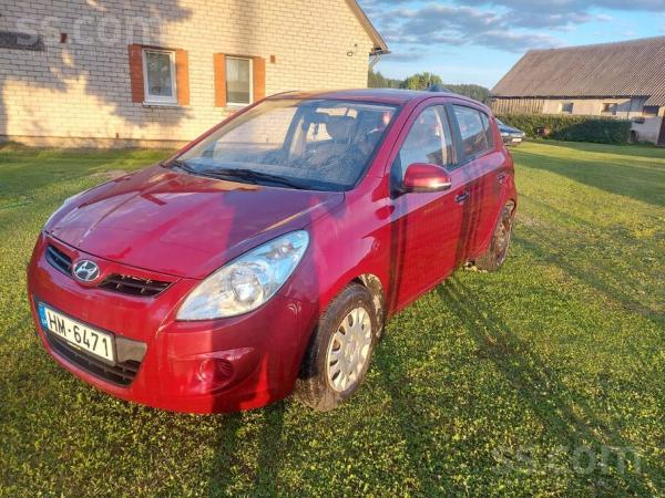 Sarkans Hyundai i20 2010 Bauska, ar dzinēja tilpumu 1.40 L un nobraukumu 248 tūkst. km par 1500 €, foto 3 vietnē AUTOMOTO.COM.LV