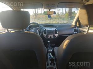 Sarkans Hyundai i20 2010 Bauska, ar dzinēja tilpumu 1.40 L un nobraukumu 248 tūkst. km par 1500 €, foto 5 vietnē AUTOMOTO.COM.LV