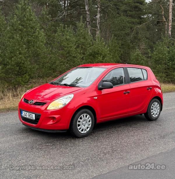 Red Hyundai i20 2011 in Tallinn, with an engine capacity of 1.20 L and mileage of 113 thousand km for 2900 €, photo 1 on AUTOMOTO.COM.LV