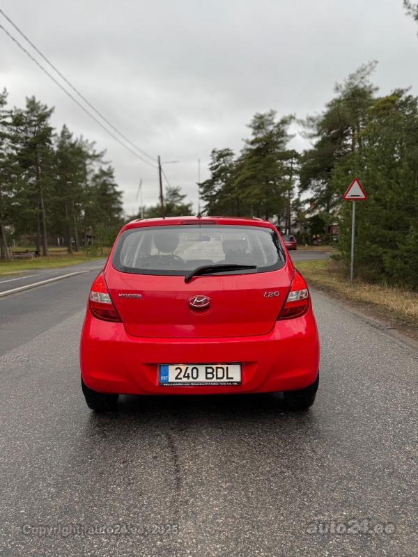 Red Hyundai i20 2011 in Tallinn, with an engine capacity of 1.20 L and mileage of 113 thousand km for 2900 €, photo 5 on AUTOMOTO.COM.LV